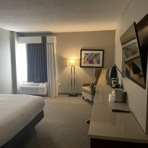 DOUBLETREE BY HILTON HOTEL AUSTIN - UNIVERSITY AREA - 115 Photos & 126 ...