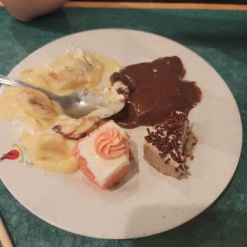 FEAST BUFFET - Updated May 2025 - 337 Photos & 245 Reviews - 1707 N Fry ...