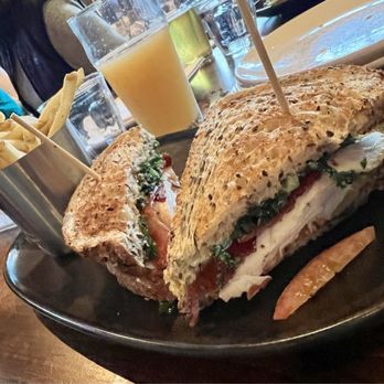 VILLAGE TAPHOUSE - Updated December 2025 - 209 Photos & 142 Reviews ...