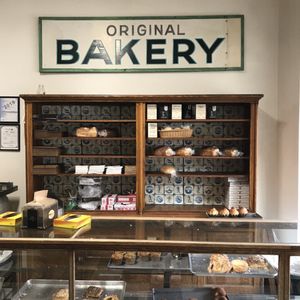 LITTLE RAE’S BAKERY - 11 Photos & 12 Reviews - 309 S Cloverdale St ...