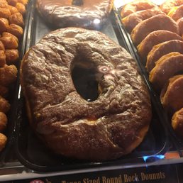 ROUND ROCK DONUTS - Updated October 2025 - 2614 Photos & 3478 Reviews ...
