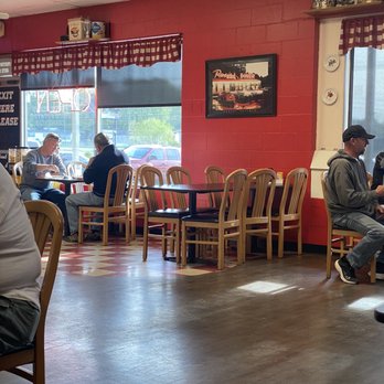 HILLVIEW FAMILY DINER & ICE CREAM - Updated January 2026 - 131 Photos ...