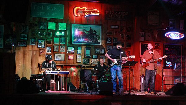 THE WATERING HOLE SALOON - Updated July 2025 - 27 Photos & 32 Reviews - 1390 McQueeney Rd, New ...