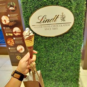 LINDT CHOCOLATE SHOP - 45 Photos & 65 Reviews - 704 Boylston Street ...