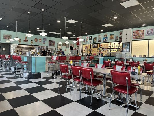 DAYTONA DINER - Updated December 2025 - 90 Photos & 177 Reviews - 2043 ...