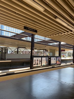 BART - MACARTHUR STATION - Updated August 2025 - 164 Photos & 117 ...