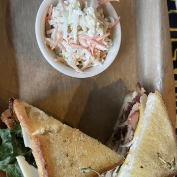 SIDELINES BEER HOUSE - Updated June 2024 - 33 Photos & 93 Reviews - 518 ...