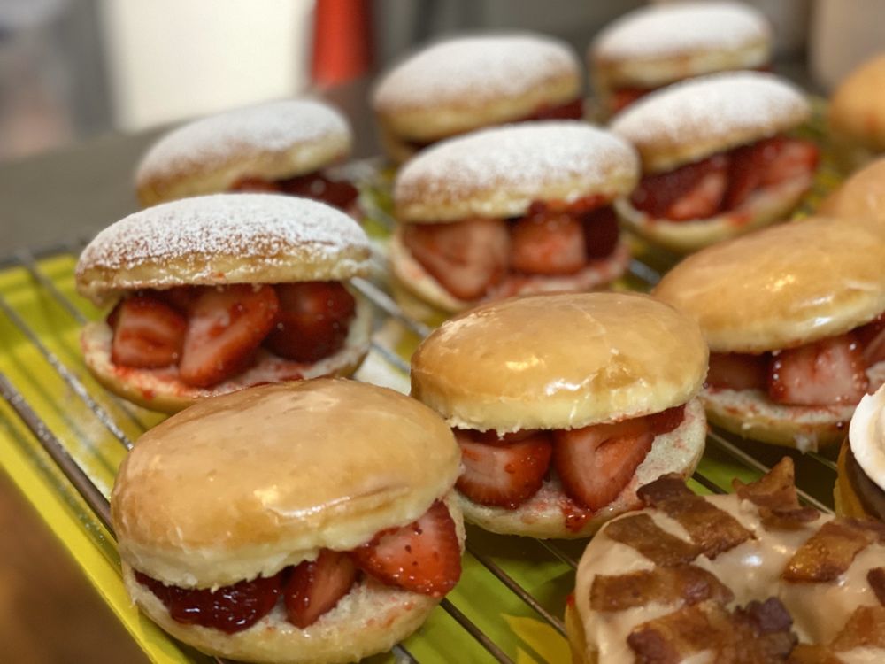 MASTER DOUGHNUT - Updated September 2024 - 82 Photos & 14 Reviews ...