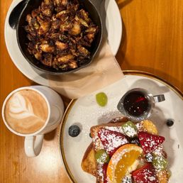 THE HANGOUT - Updated January 2026 - 708 Photos & 285 Reviews - 1908 ...