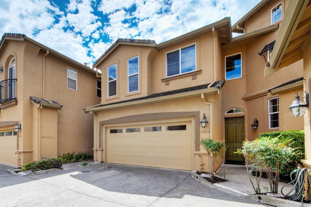 DANIELLE BROAD - EXP REALTY - Updated January 2026 - 15 Photos - 9040 ...