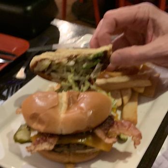 RED ROBIN GOURMET BURGERS AND BREWS with photos - Updated August 2024 ...