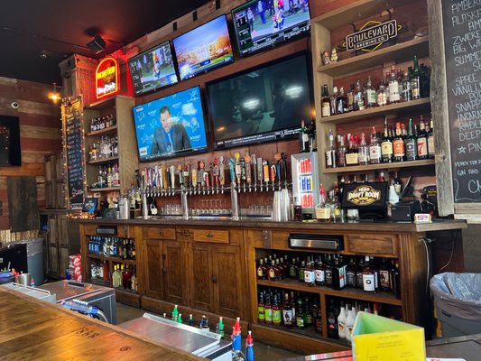 1869 DRAFT ROOM - Updated October 2025 - 52 Photos & 44 Reviews - 216 W ...