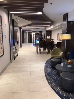 HOLIDAY INN EXPRESS VANCOUVER-METROTOWN - Updated December 2025 - 44 ...