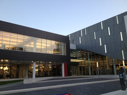 CEDAR RAPIDS PUBLIC LIBRARY - Updated December 2025 - 33 Photos & 18 ...