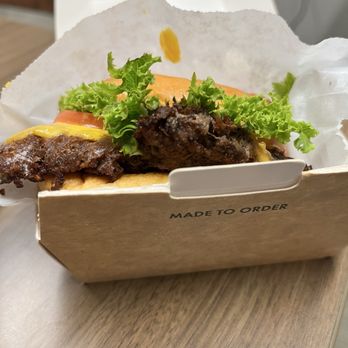 SHAKE SHACK DOWNTOWN INDIANAPOLIS - Updated December 2025 - 102 Photos ...