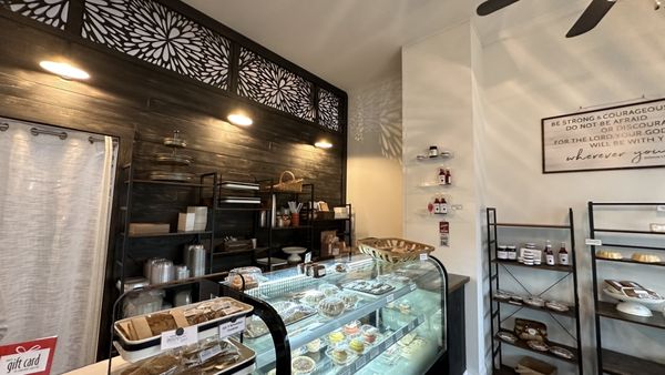 MINI BATCH BAKERY - Updated May 2025 - 404 7th Ave E, Hendersonville ...