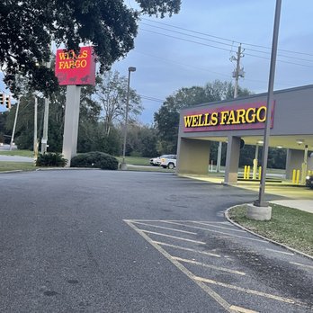 WELLS FARGO BANK - Updated October 2025 - 3001 Dauphin St, Mobile ...