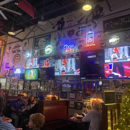 BOBBY G’S CHICAGO EATERY & SPORTS BAR - Updated July 2025 - 254 Photos ...