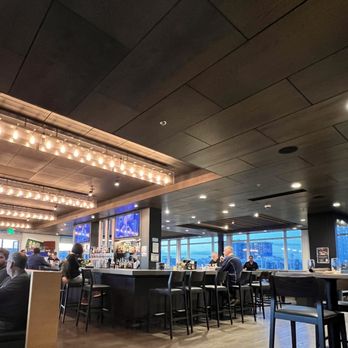 METROPOLITAN TAVERN - Updated June 2024 - 247 Photos & 156 Reviews ...