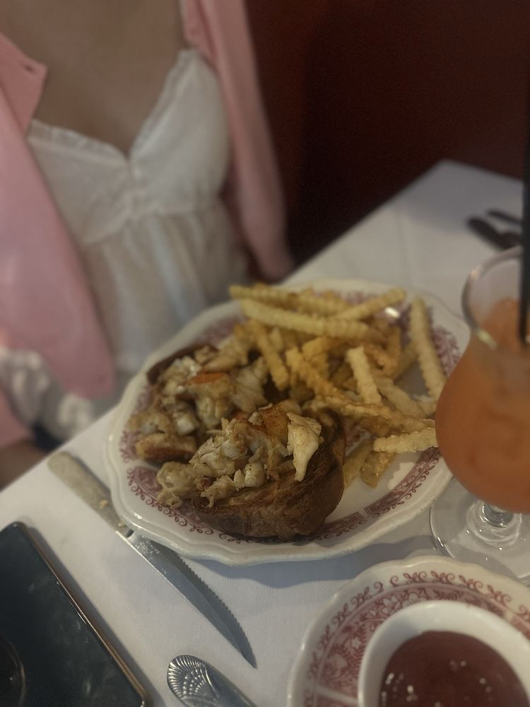 CHEZ PIERRE RESTAURANT - Updated December 2025 - 79 Photos & 60 Reviews ...