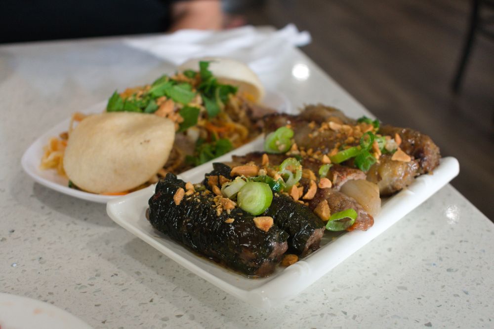 BO 7 MON - Updated October 2025 - 60 Photos & 15 Reviews - 2437 Finch ...