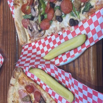 THE HEIGHTS PIZZERIA AND DRAFTHOUSE - Updated August 2024 - 38 Photos ...