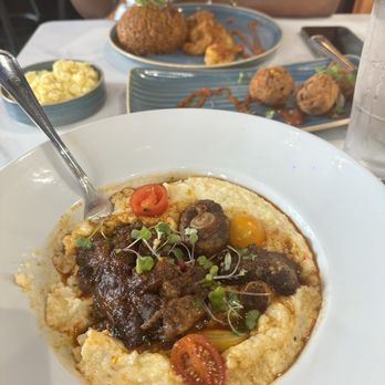 THE ICON RESTAURANT AND LOUNGE - Updated January 2025 - 70 Photos & 51 ...