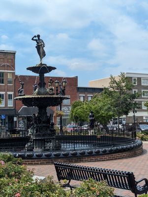 FOUNTAIN SQUARE PARK - Updated July 2025 - 18 Photos - 918 State St ...