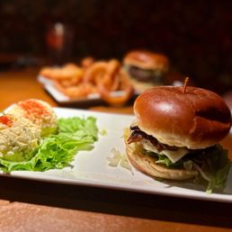 BOB’S BURGERS & BREW - Updated November 2025 - 160 Photos - 344 Reviews - 1611 SE Everett Mall ...