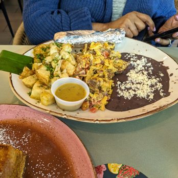 CAFE KACAO - Updated June 2024 - 2839 Photos & 1973 Reviews - 3325 N ...