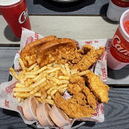 RAISING CANE’S CHICKEN FINGERS - Updated July 2025 - 229 Photos & 352 ...