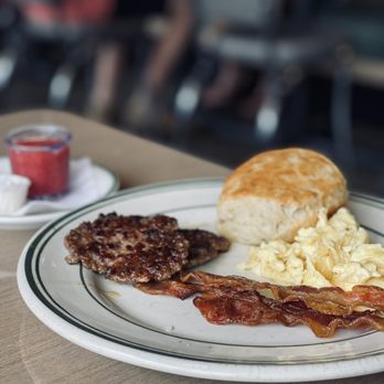 DILLY DINER - Updated October 2025 - 851 Photos & 637 Reviews - 402 E ...