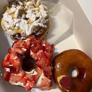 JARAMS DONUTS - 832 Photos & 388 Reviews - Donuts - 17459 Preston Rd ...