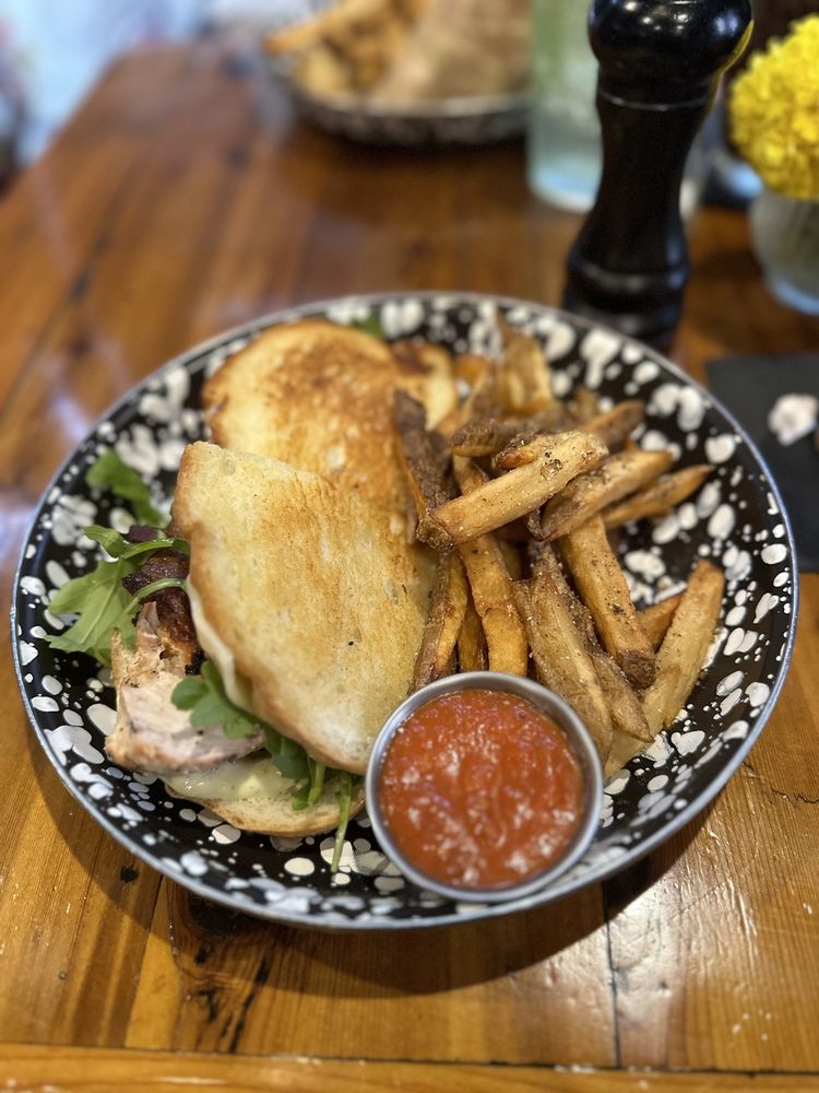 ELIZABETHS FARMHOUSE - Updated May 2025 - 365 Photos & 298 Reviews - 85 ...