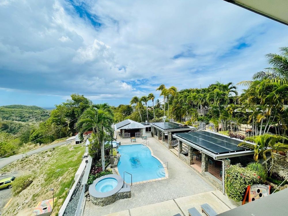 THE LAZY PARROT INN - 94 Photos & 39 Reviews - Hotels - Carretera ...