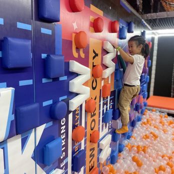 FLYING APPLE - Updated May 2025 - 54 Photos & 17 Reviews - 912 Broadway ...