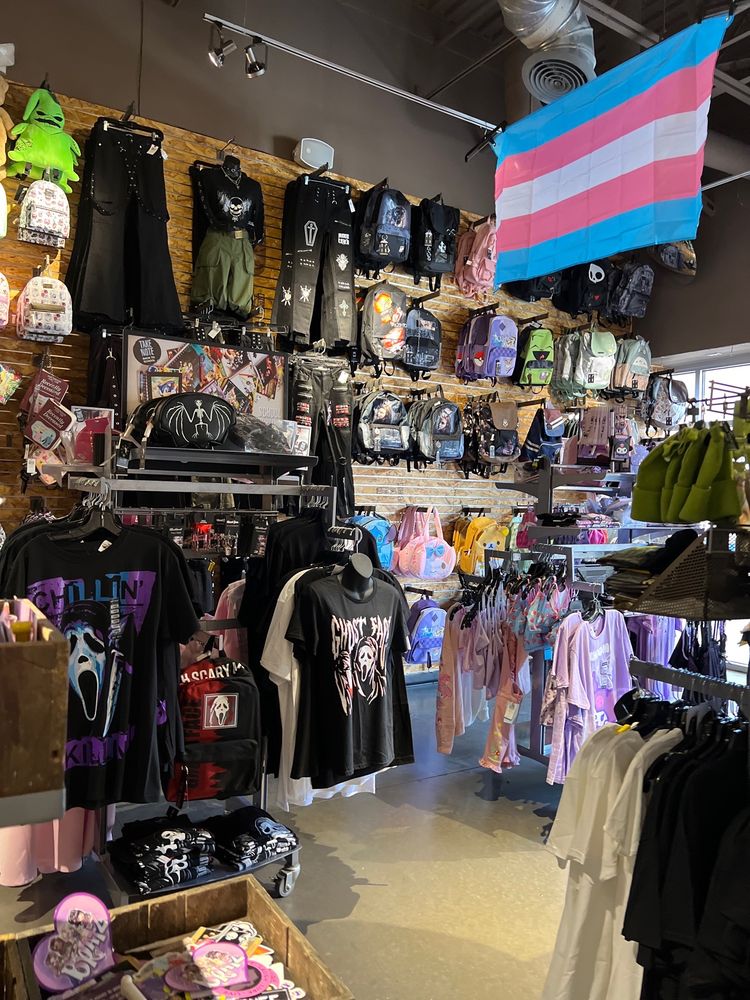 HOT TOPIC - Updated July 2025 - 17 Photos - 7051 S Desert Blvd, El Paso ...