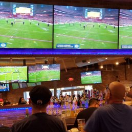 BLUE 32 SPORTS GRILL - Updated July 2025 - 88 Photos & 142 Reviews ...