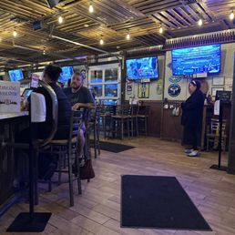 THIRSTY MOOSE TAPHOUSE - EXETER - Updated July 2025 - 42 Photos & 153 ...