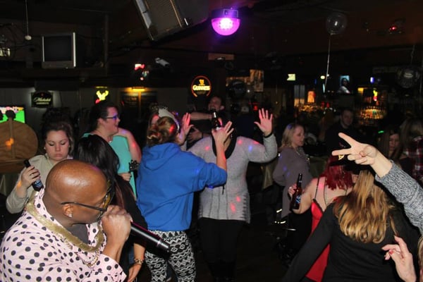 THROW BACKS BAR & GRILL - Updated December 2025 - 30 Photos & 22 ...