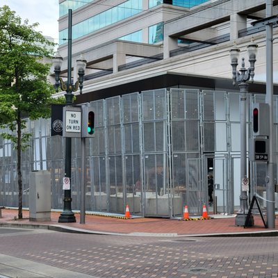 APPLE PIONEER PLACE - Updated December 2025 - 135 Photos & 426 Reviews ...