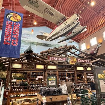 BASS PRO SHOP OUTDOOR WORLD - Updated October 2025 - 51 Photos & 92 ...
