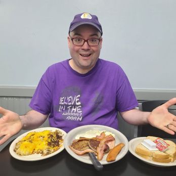 FT WRIGHT FAMILY RESTAURANT - Updated December 2025 - 137 Photos & 136 ...