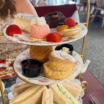BRAMBLES ENGLISH TEA ROOM - Updated January 2025 - 124 Photos & 67 ...