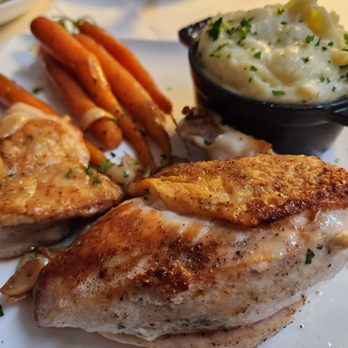 BIS ON MAIN - Updated June 2024 - 393 Photos & 535 Reviews - 10213 Main ...