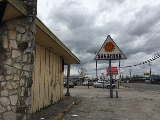 SUNSHINE BAR - 25 Photos & 49 Reviews - 902 W Division St, Arlington ...