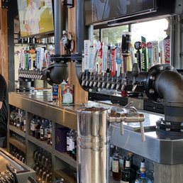 BARNYARD CRAFTHOUSE & EATERY - Updated October 2025 - 422 Photos & 463 ...