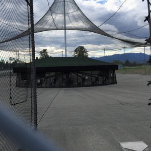 HI-KNOLL DRIVING RANGE & MINI-GOLF - Updated May 2025 - 12 Photos ...