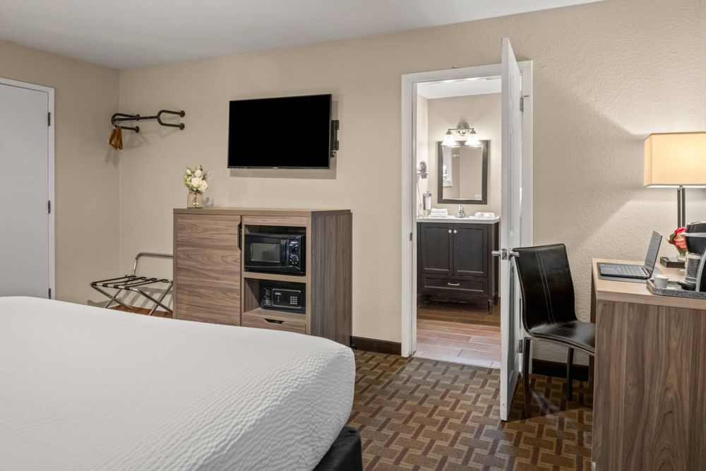 BUCK MEADOWS LODGE - Updated March 2026 - 94 Photos & 38 Reviews - 7649 ...