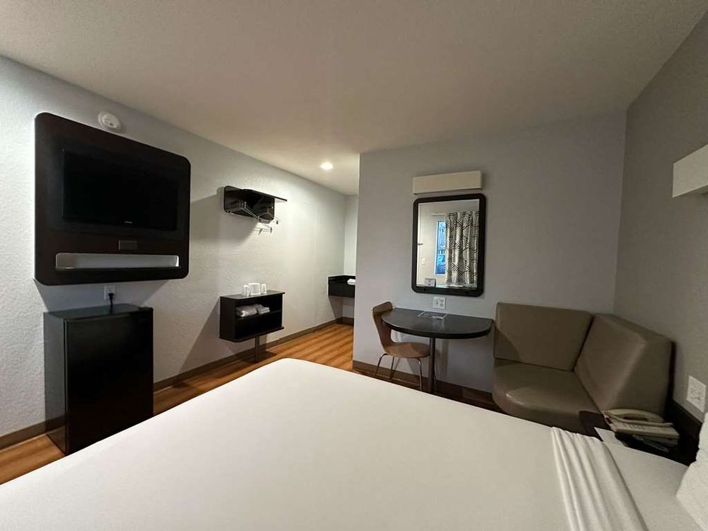 MOTEL 6 VENTURA - Updated November 2024 - 127 Photos & 172 Reviews ...